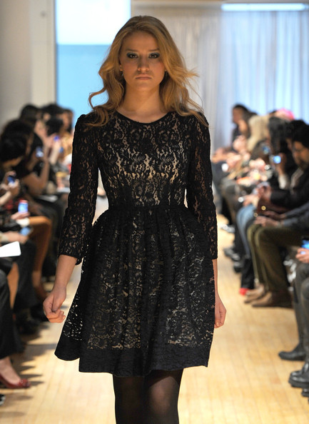 Elona Model Images Usseek Com Foto