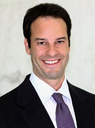 La Peer Orthopedic Surgeon Named a Vitals Top Ten Doctor